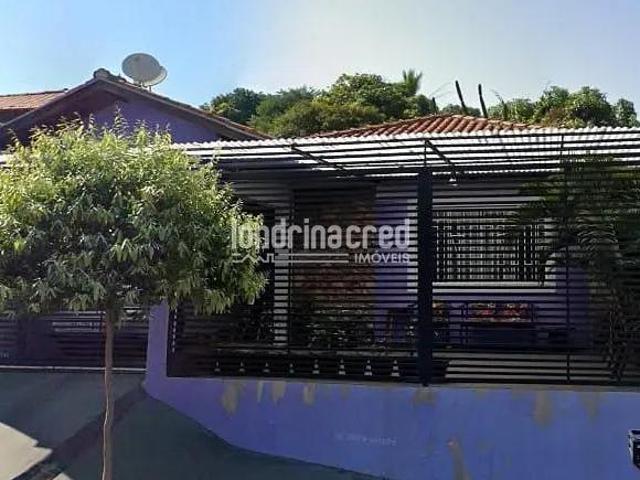 Casa à venda em Jacarezinho com 3 quartos, 1 suíte, banheiro social, churrasqueira, armário no banhe