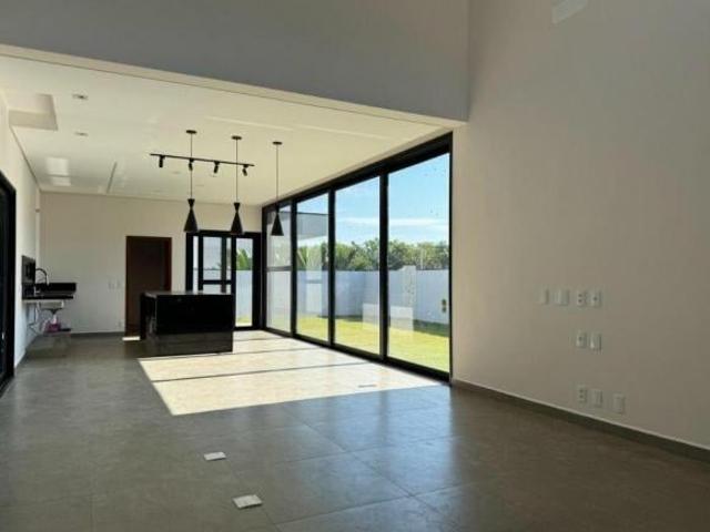 Casa à venda em Jaguariúna, Condomínio Residencial Lago da Barra, com 3 suítes, com 200 m²