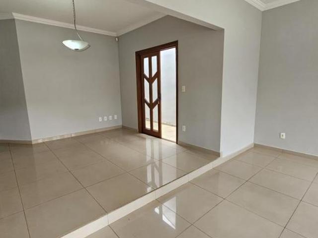 Casa à venda em Jaguariúna, Jardim Zeni, com 3 quartos, com 167 m²