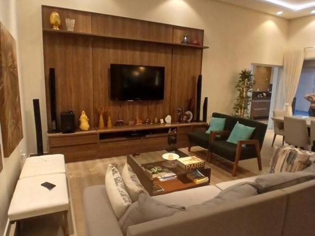 Casa à venda em Jaguariúna, Residencial Campo Camanducaia, com 3 suítes, com 230 m²