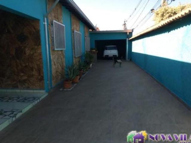 Casa à venda em Jaguariúna SP: 3 quartos, 1 suíte, 2 salas, 3 banheiros, 2 vagas de garagem, 197m² n