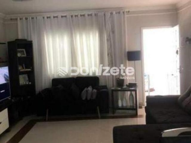 Casa à venda em Jardim Milena, Santo André – 2 suítes, 2 vagas, mobiliada