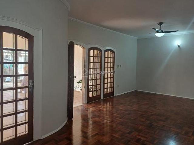 casa à venda em Jardim Chapadão