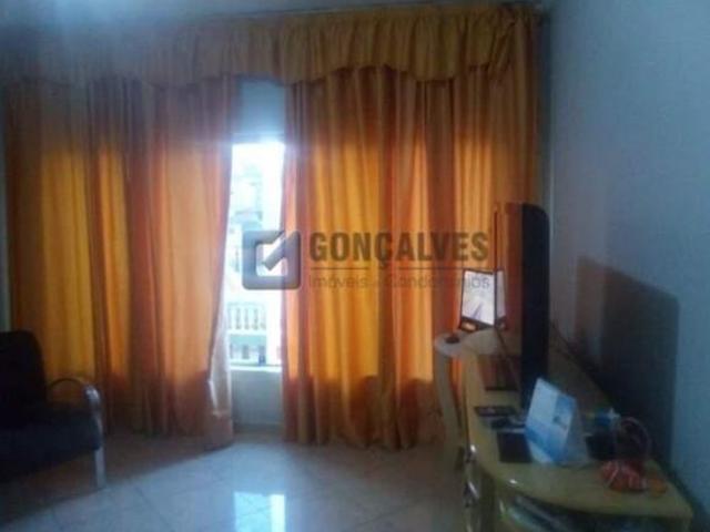 Casa à venda em Jardim do Estádio, Santo André – 2 quartos, quintal e 2 vagas