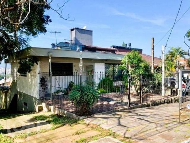 Casa à venda em Jardim do Salso com 200 m², 3 quartos, 3 vagas