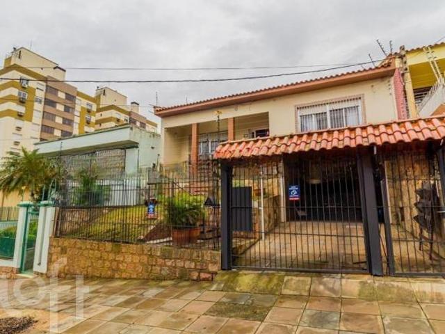 Casa à venda em Jardim do Salso com 207 m², 3 quartos, 3 suítes, 3 vagas