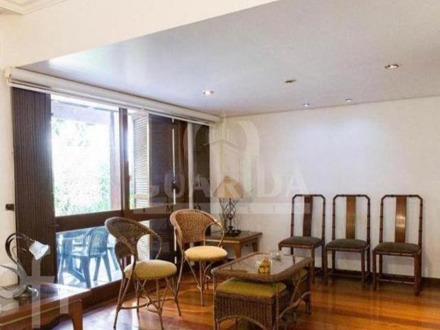 Casa à venda em Jardim do Salso com 308 m², 3 quartos, 3 suítes, 4 vagas