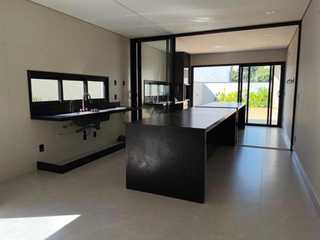Casa à Venda em Jardim Firenze, Santa Bárbara d&apos Oeste, 226m², 3 Suítes