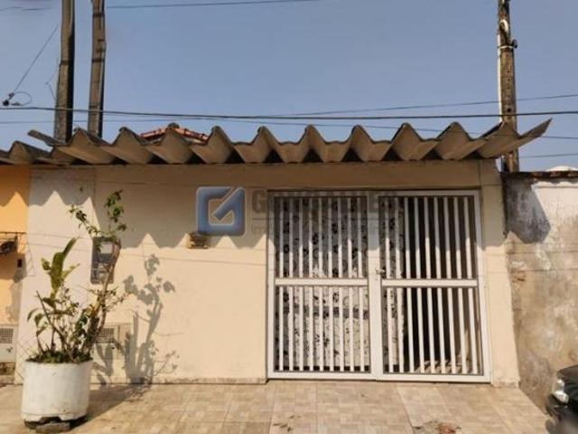 Casa à venda em Jardim Guanabara, Mongaguá – 2 quartos, 2 vagas