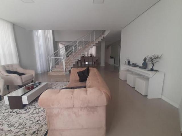 Casa à Venda em Jardim Guadalajara 431m², 3 Dormitórios
