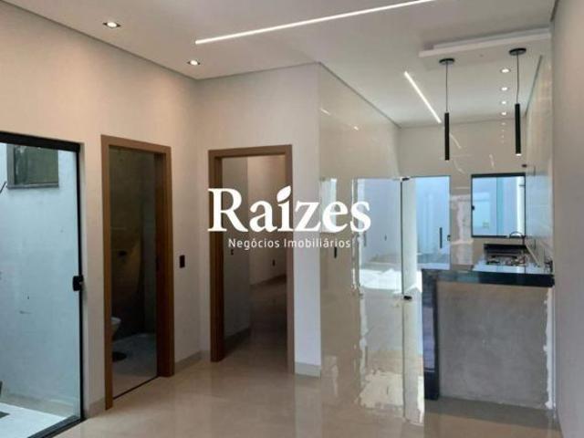 Casa à venda em Jardim Holanda Oeste – Uberlândia, 2 quartos, 1 suíte, 2 vagas