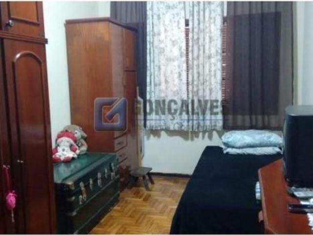 Casa à venda em Jardim Hollywood, SBC — 3 dormitórios, 1 suíte, 200m² de área interna
