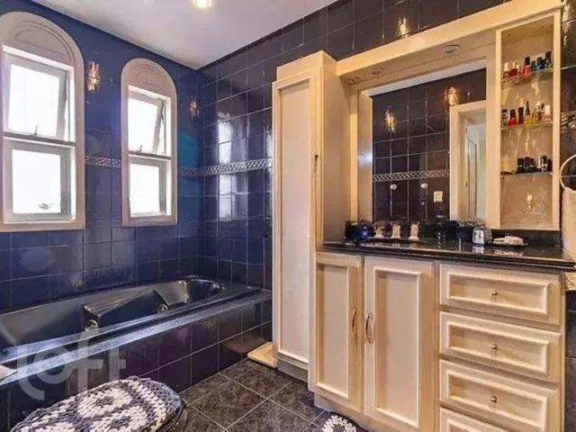 Casa à venda em Jardim Lindóia com 310 m², 3 quartos, 1 suíte, 2 vagas