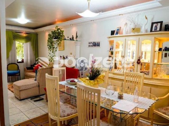 Casa à venda em Jardim Stella, Santo André 3 quartos, 2 vagas, financiamento disponível