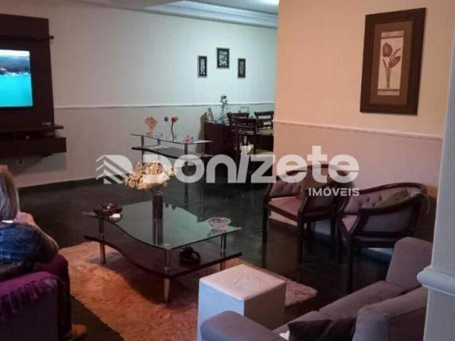 Casa à venda em Jardim, Santo André – 3 quartos, 1 suíte, 4 vagas e área interna de 310 m²