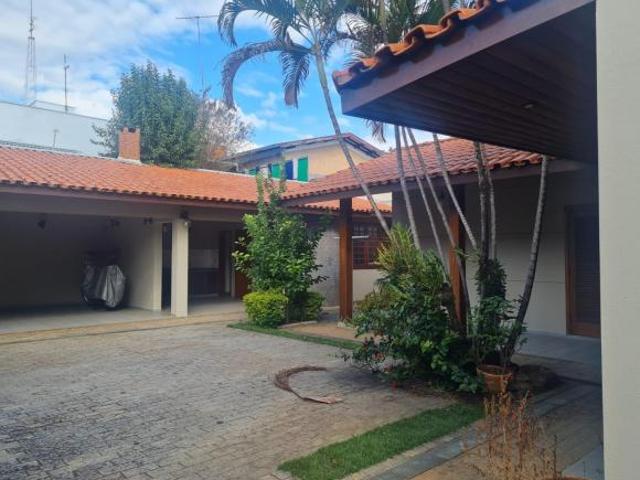 Casa à venda em Jundiaí Anhangabaú AT=412,00m² e AC= 357,00m2 PODE SER COMERCIAL!