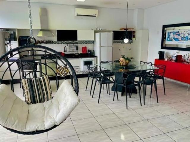 CASA A VENDA EM JUNDIAI COM 3 DORMITÓRIOS E PISCINA