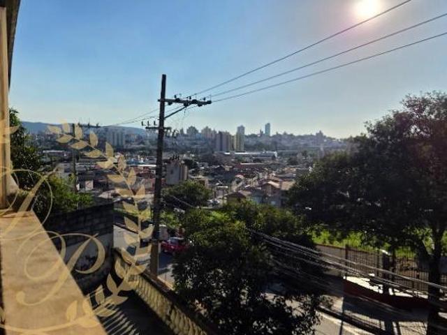 Casa à venda em Jundiaí SP, Vila Aparecida: 2 quartos, 1 banheiro, 1 vaga, 276m² de área. Confira já