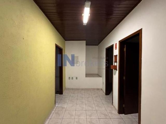 Casa à venda em Jundiaí SP, Anhangabaú: 2 quartos, 2 salas, 1 banheiro, 1 vaga, 145m². Imperdível op