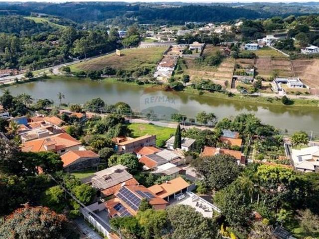 Casa à venda em Jundiaí SP, no Vale Azul com piscina, churrasqueira, pomar, 3 quartos 1 suíte