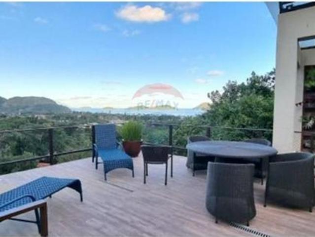 Casa à venda em Juquehy, 5 suítes com vista para o mar