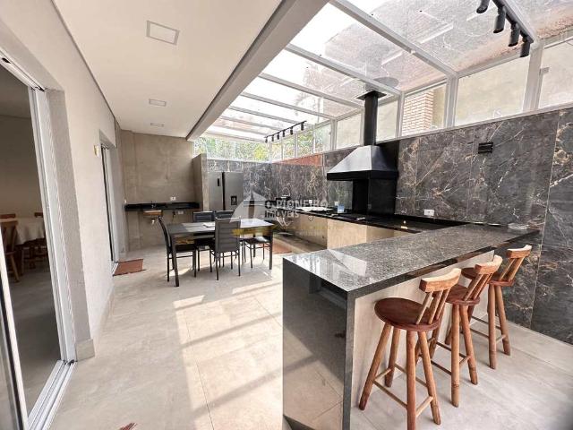 Casa à Venda em Juquehy: 3 Suítes, Piscina e Conforto