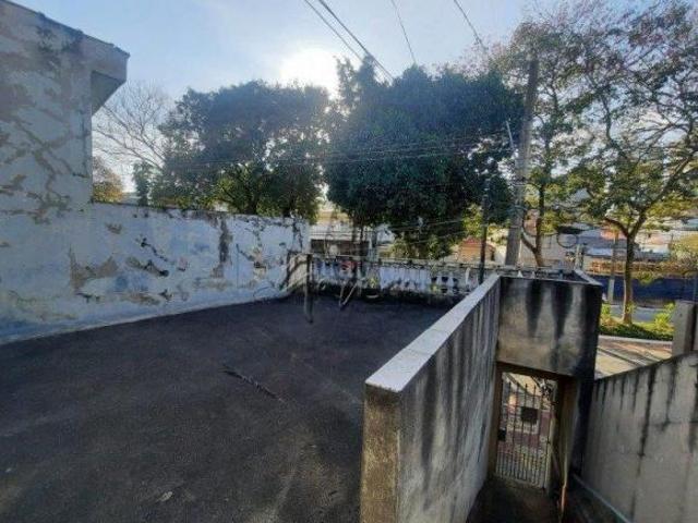 Dupla oportunidade! Duas casas em terreno amplo, ótima localização! Ideal para investidores!