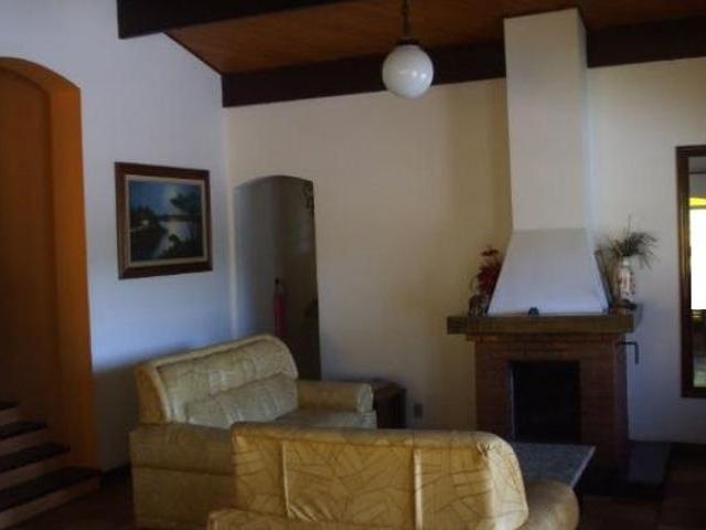 Casa à venda em Osasco no Bairro do Três Montanhas na Rua Serra dos Itatins