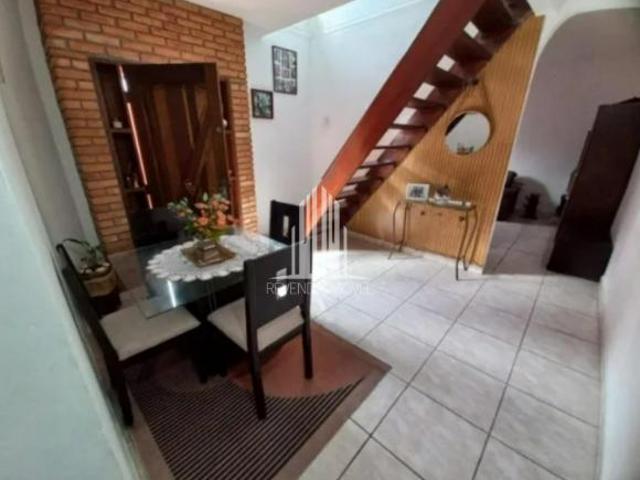 Casa à venda em Osasco SP, bairro Santo Antônio: 4 quartos, 1 suíte, 3 banheiros, 2 vagas de garagem