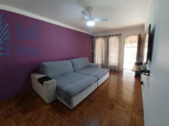 Casa a venda em ótimo local na Vila Teixeira rua tranquila fácil acesso a comercio local 3 dormitóri