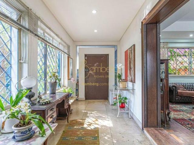 CASA A VENDA EM ÓTIMA LOCALIZAÇÃO