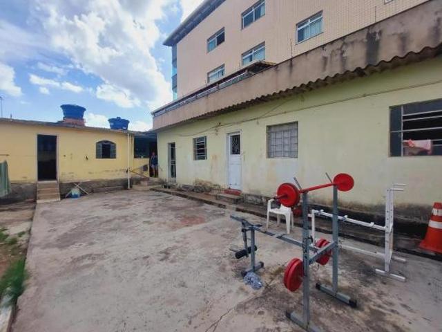 Casa à venda em lote de 360m² no Bairro Santa Cruz Industrial/Contagem MG