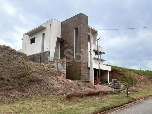 Casa a venda em Louveira no Condomínio Jatobás