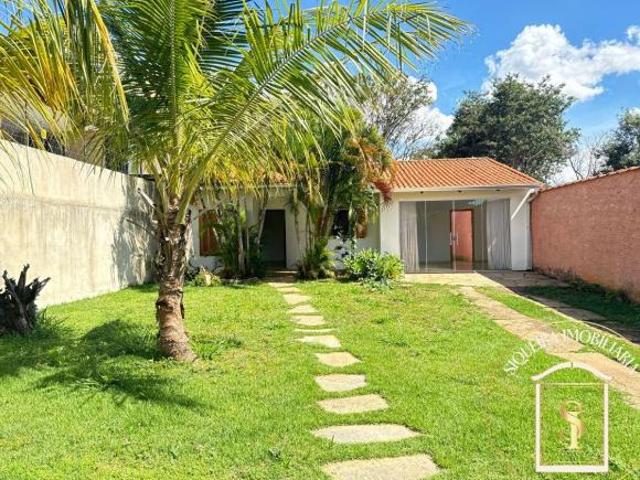 CASA À VENDA EM LOCALIZAÇÃO PRIVILEGIADA – PIRENÓPOLIS/GO