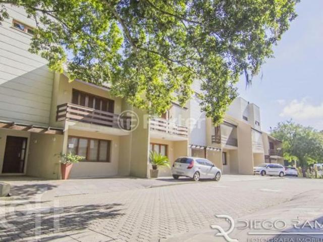 Casa à venda em Lomba do Pinheiro com 240 m², 3 quartos, 1 suíte, 2 vagas