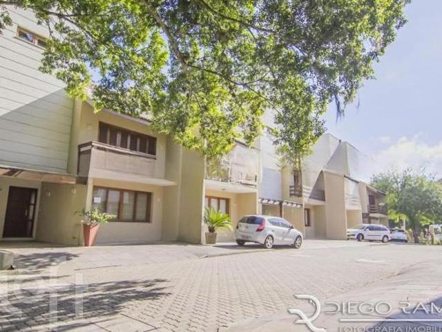 Casa à venda em Lomba do Pinheiro com 240 m², 3 quartos, 1 suíte, 2 vagas