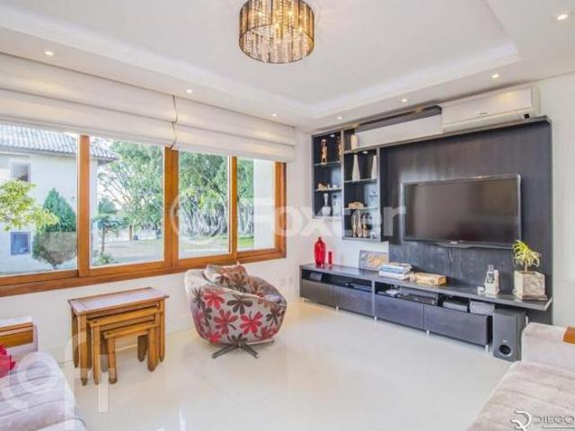 Casa à venda em Lomba do Pinheiro com 241 m², 3 quartos, 1 suíte, 2 vagas