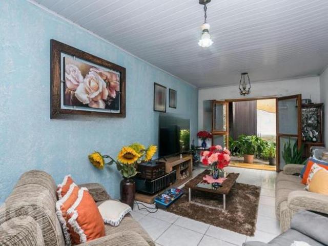Casa à venda em Lomba do Pinheiro com 320 m², 6 quartos, 2 suítes, 4 vagas
