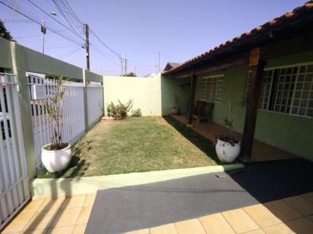 Casa à venda em Londrina, Conjunto Habitacional Maria Cecília Serrano de Oliveira, com 3 quartos