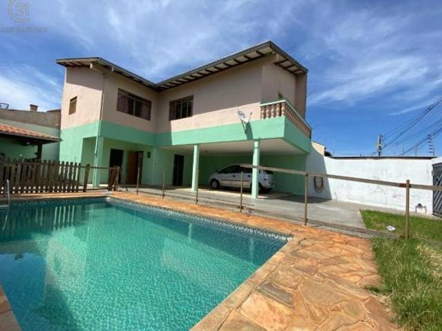 Casa à venda em Londrina, Centro, com 3 quartos, com 160 m²
