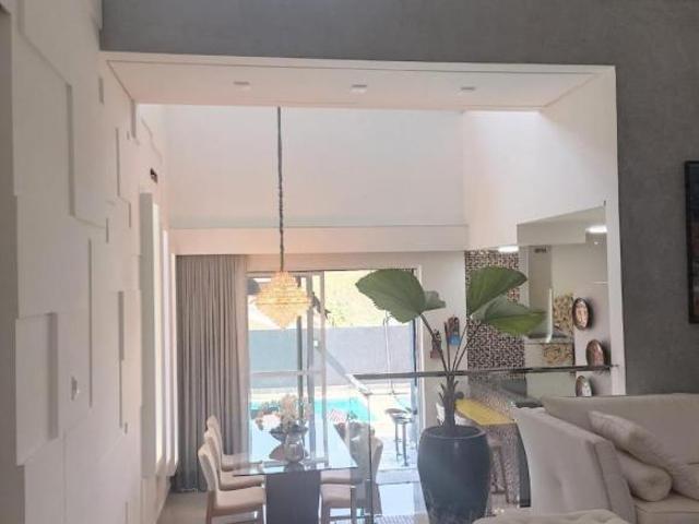 Casa à venda em Londrina, Gleba Palhano, com 3 suítes, com 286.79 m², Sun Lake Residence