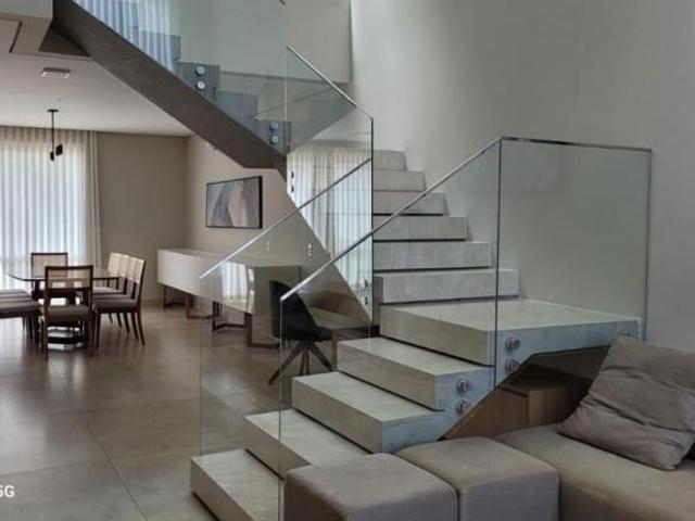 Casa à venda em Londrina, Industrial, com 3 suítes, com 195 m², Condomínio Bella Vitta
