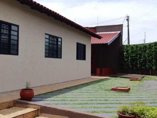 Casa à venda em Londrina, Jardim das Palmeiras, com 3 quartos, com 100 m²