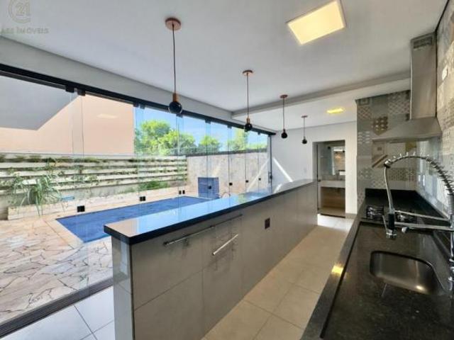 Casa à venda em Londrina, Operária, com 3 suítes, com 325 m², Golden Park