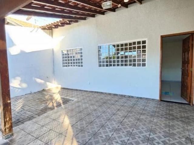Casa à venda em Londrina, Oriente, com 3 quartos, com 250 m²