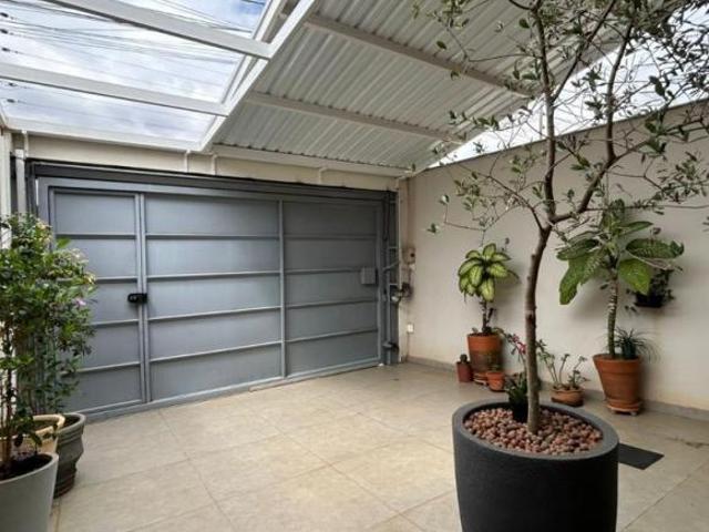 Casa à venda em Londrina, Loteamento Chamonix, com 3 quartos, com 120 m²