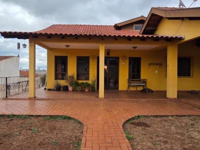 Casa à venda em Londrina, Santa Mônica, com 4 quartos, com 234.15 m²