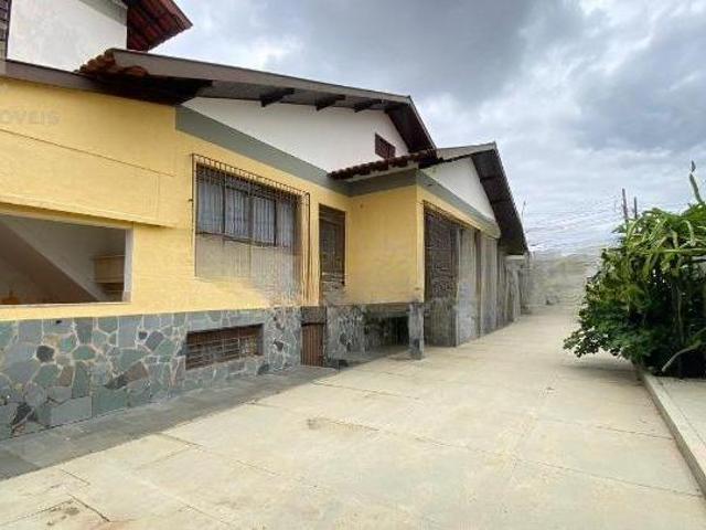 Casa à venda em Londrina, Vila Brasil, com 3 suítes, com 345 m²