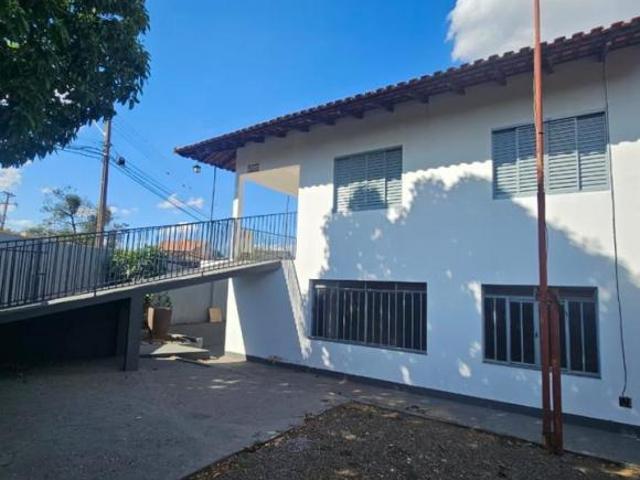 Casa à venda em Londrina, Vila Ipiranga, com 3 quartos, com 294.18 m²