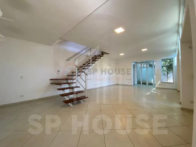 Casa a venda em Moema, 3 dormitórios, 3 suítes, 2 vagas, 255m²